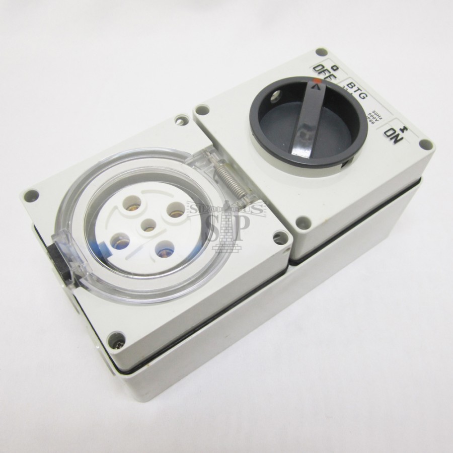 BTG 56CV532 32A 5 Pin IP66 Weatherproof Switch Socket [Surface Mounted ...